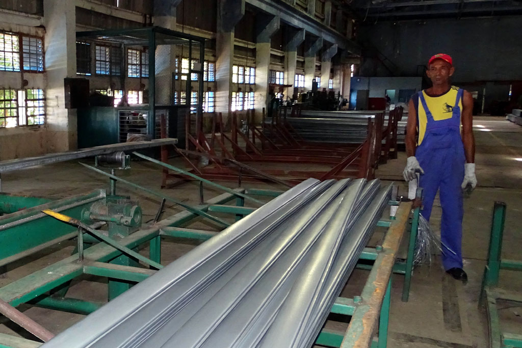 Alumec, líder fuerte y productivo (+ fotos) - La Demajagua