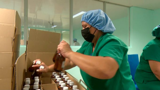 Laboratorio Medilip envasa Permetrina para su posterior distribución en ...