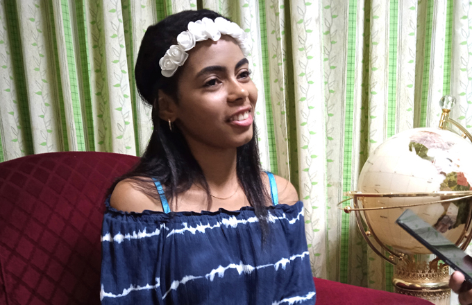 Maestra con sonrisa a flor de labios - La Demajagua